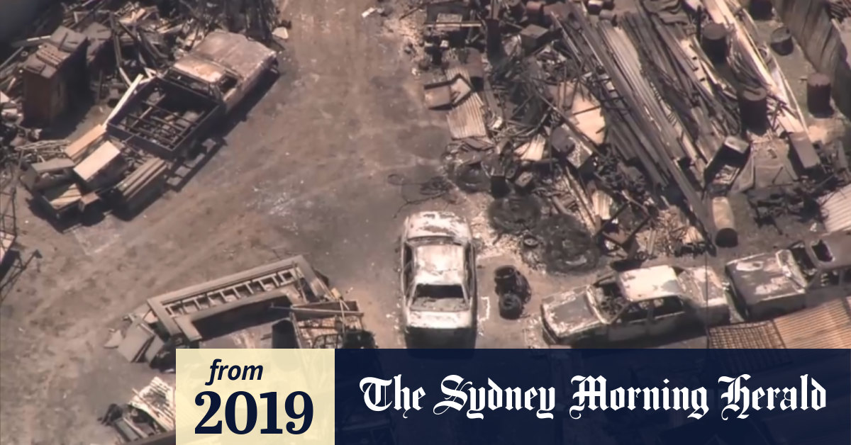 Video: Out-of-control bushfire north of Perth