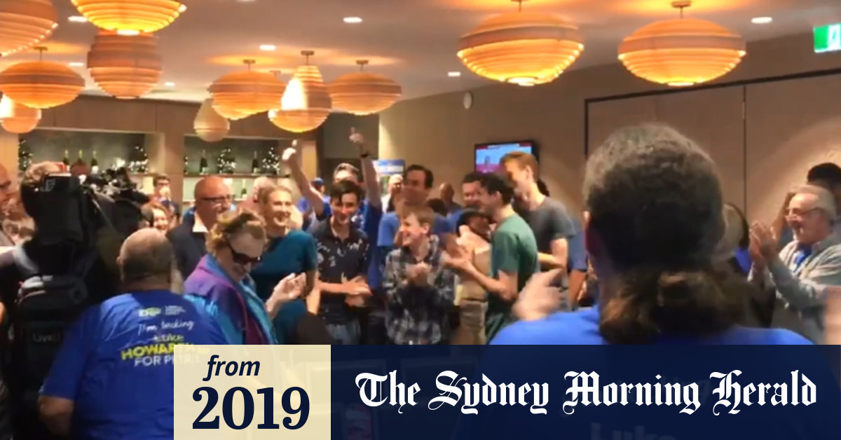 Video: Luke Howarth arrives to applause in Petrie