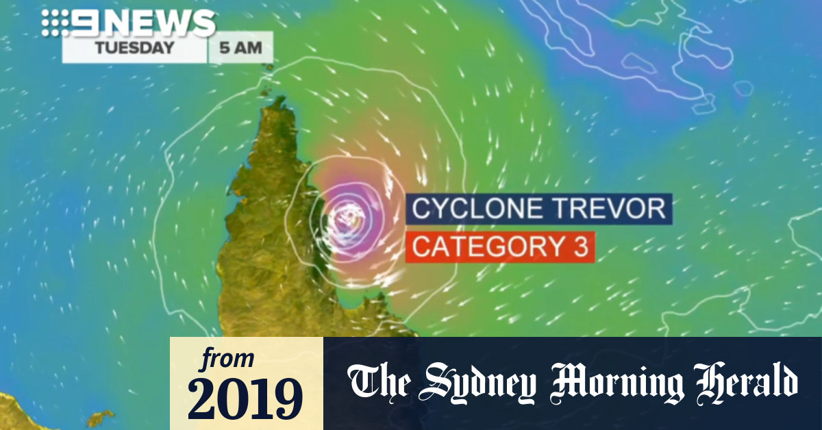 Video: Cyclone makes its way towards Queensland coast