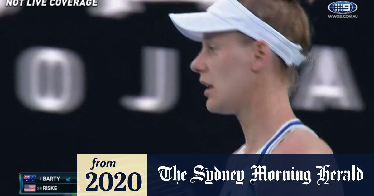 Video: Riske takes the second set