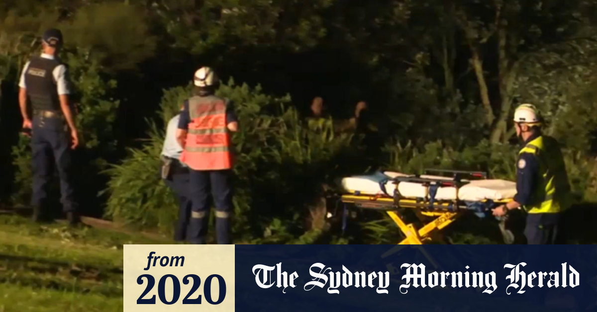 Video: Teen falls 15 metres from deadly cliff in Sydney