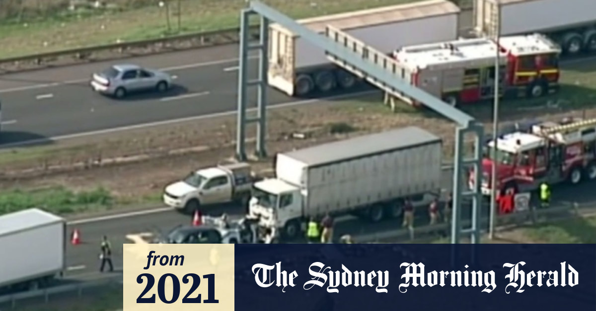 Video: Several hospitalised after multi-vehicle smash in Melbourne