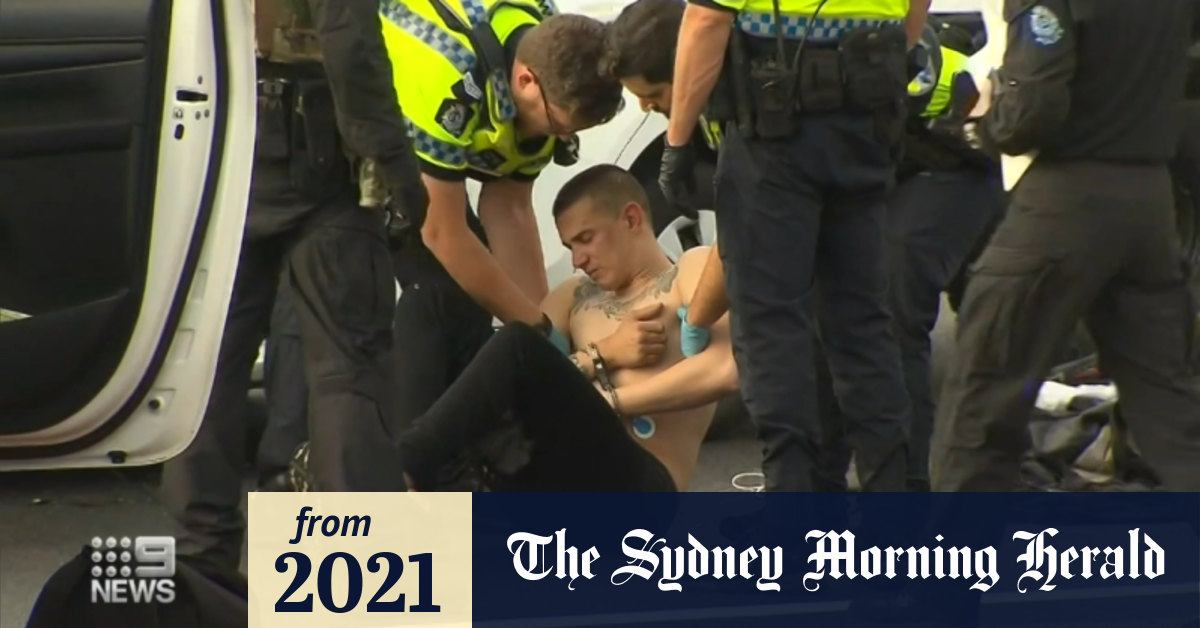 Video: Gunman arrested after incident on East Perth freeway