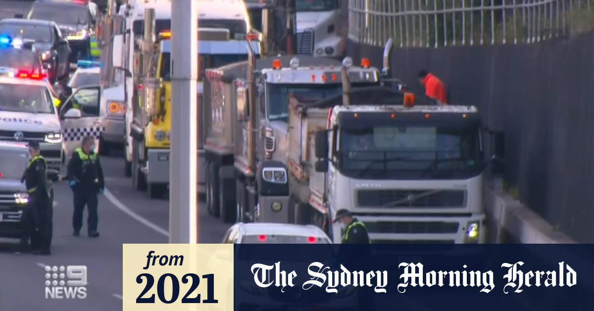 Video: Fines issued after Melbourne truck drivers block freeway in ...