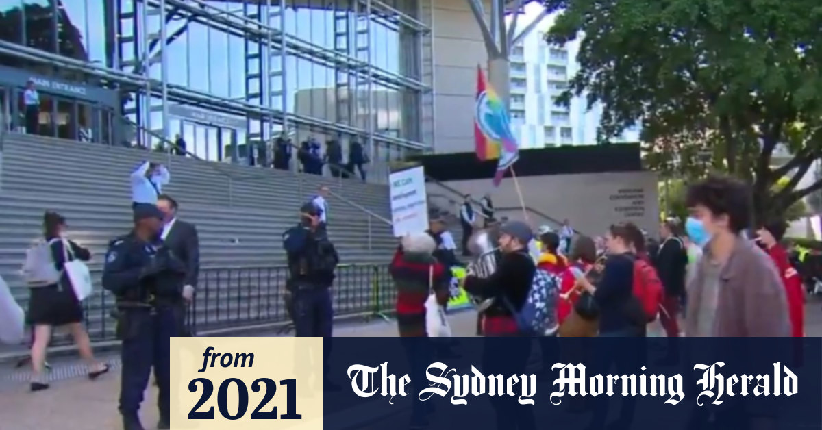 Video: Anti-war protesters storm Brisbane weapons expo