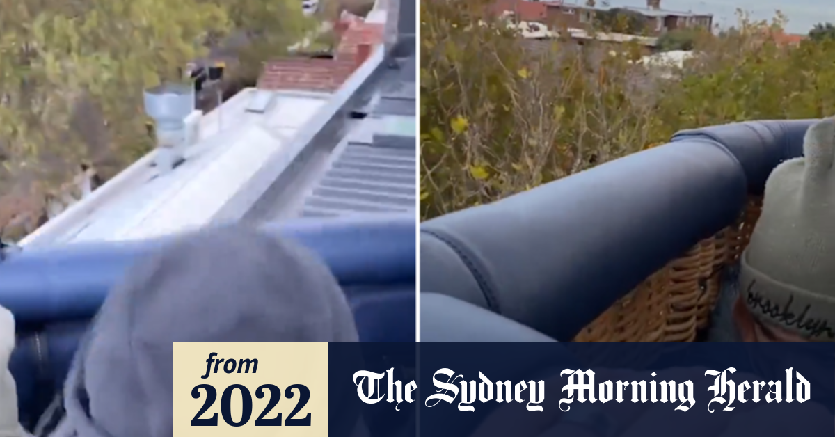 Video: Hot air balloon crash lands in Melbourne