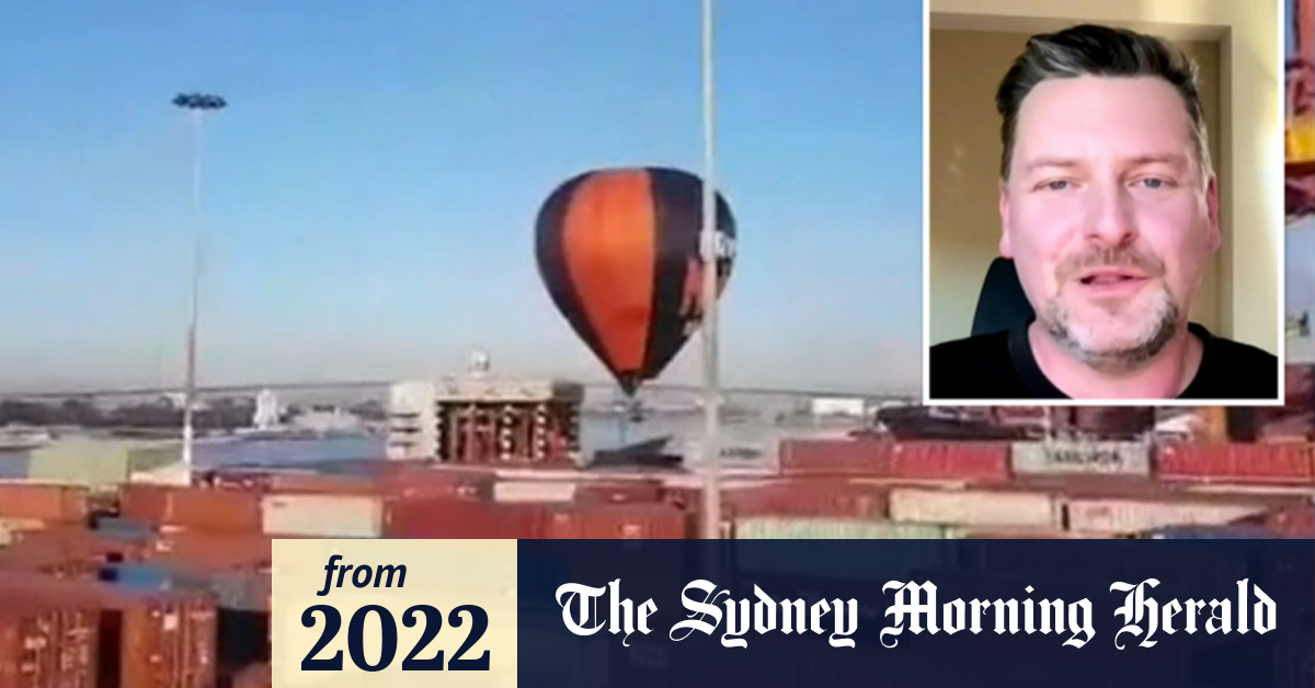 Video: Hot air balloon crash lands in Melbourne