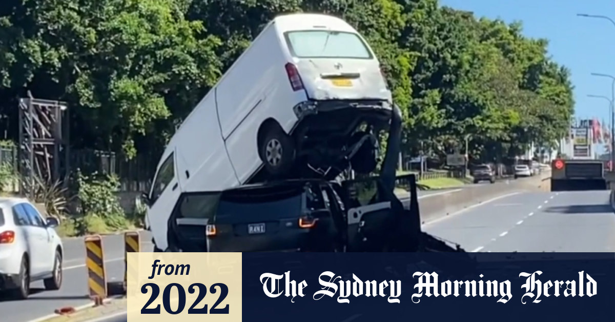 Video: Van and Range Rover crash in Sydney