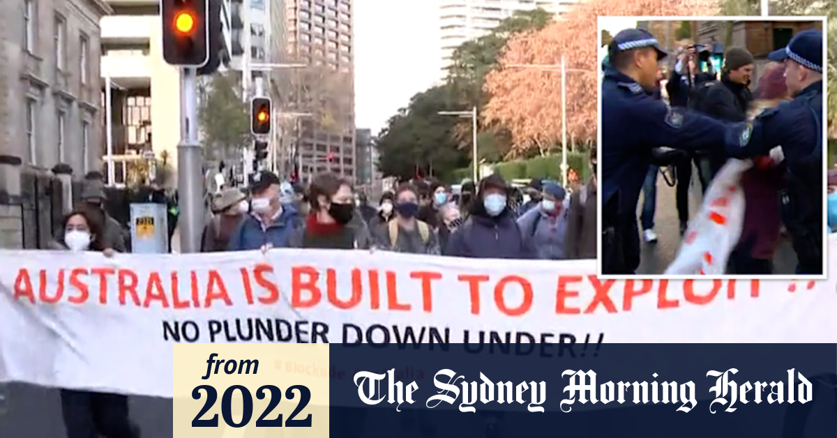 Video: Sydney climate change protesters rest and regroup