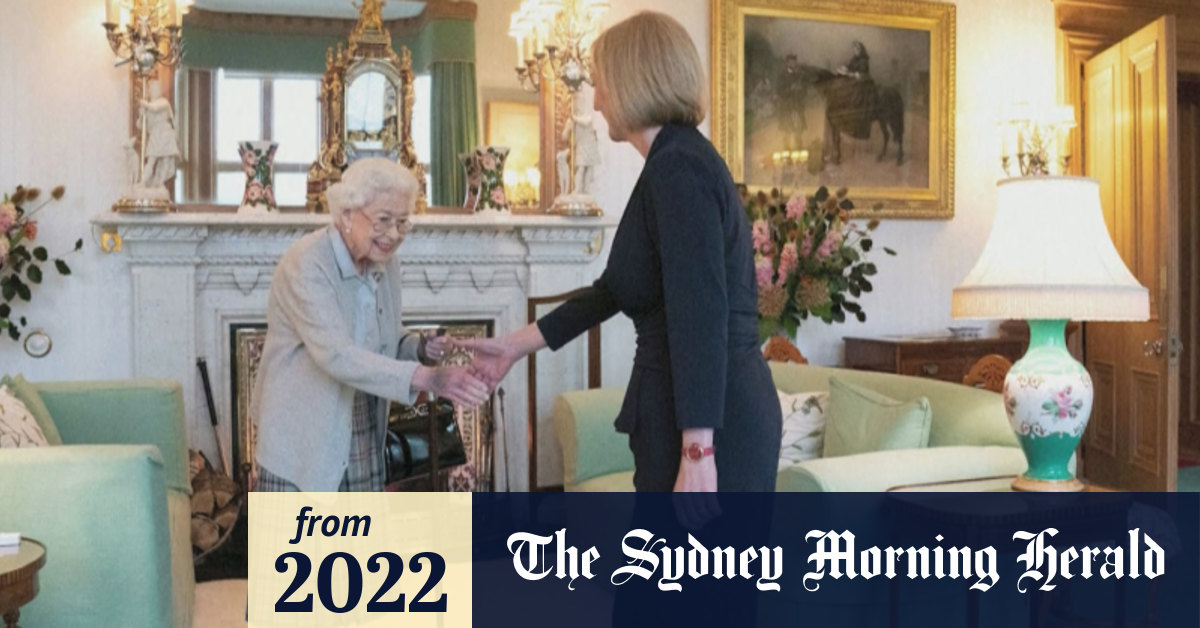 Video: Queen's frailty seen in new photos