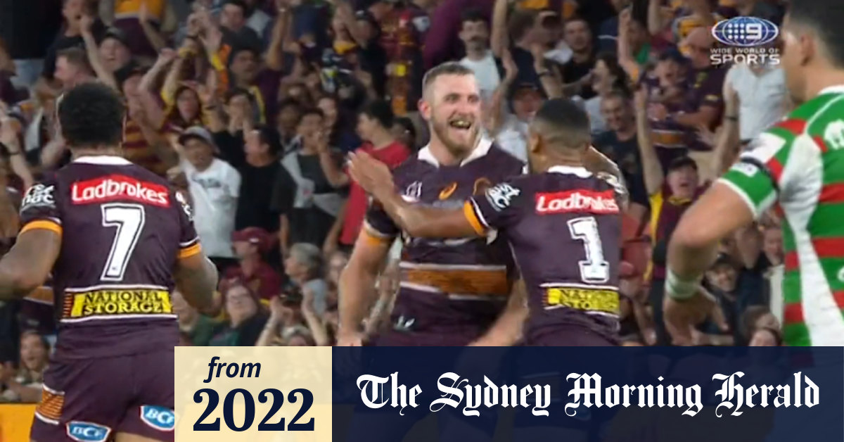 Video: Kurt Capewell nails a field goal