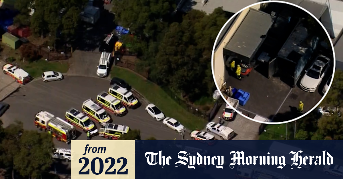 Video: Seven people fall up to four meters in Sydney's West