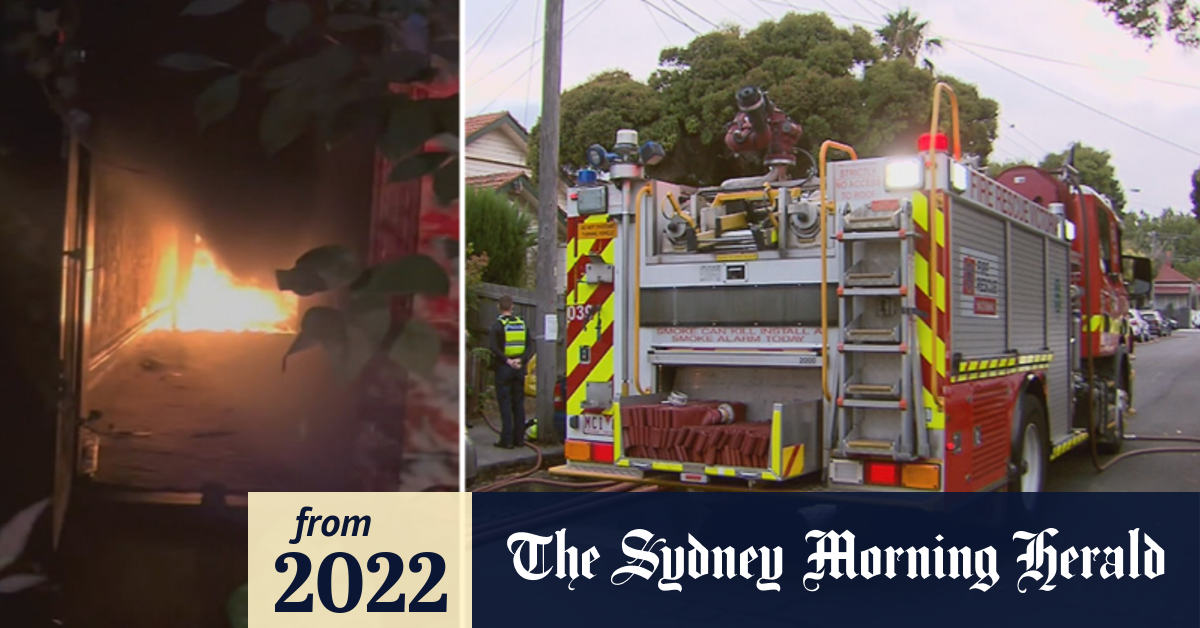 Video: Mother and daughter hospitalised after Melbourne house fire