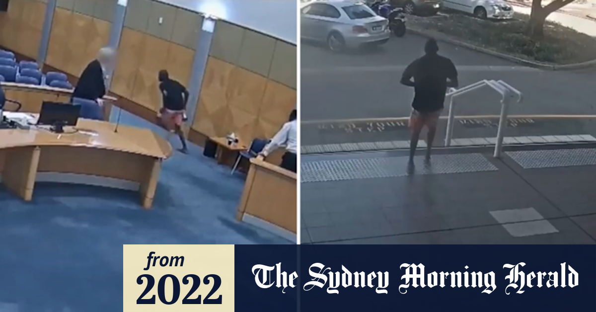 Video: Prisoner escapes from custody in court