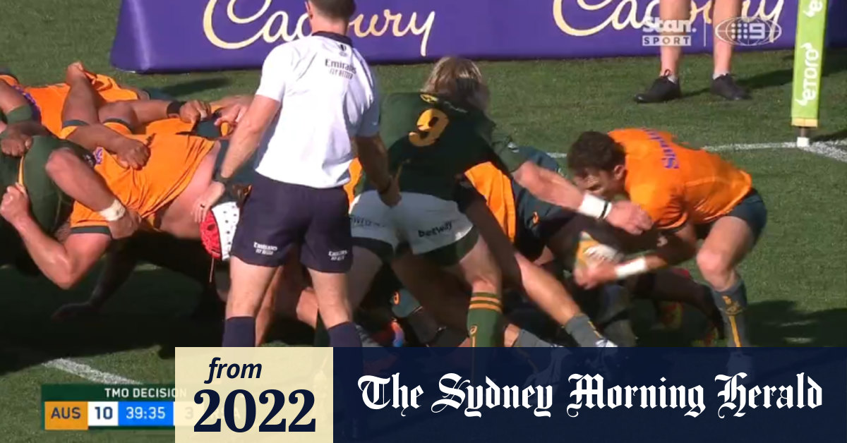 Video: Springboks star sent off for 'fly swat' hit on Wallaby
