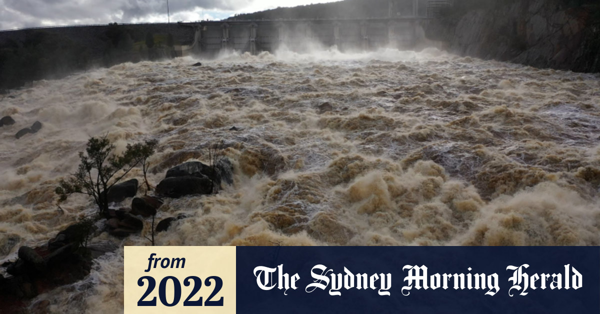 Video: Wyangala Dam spills