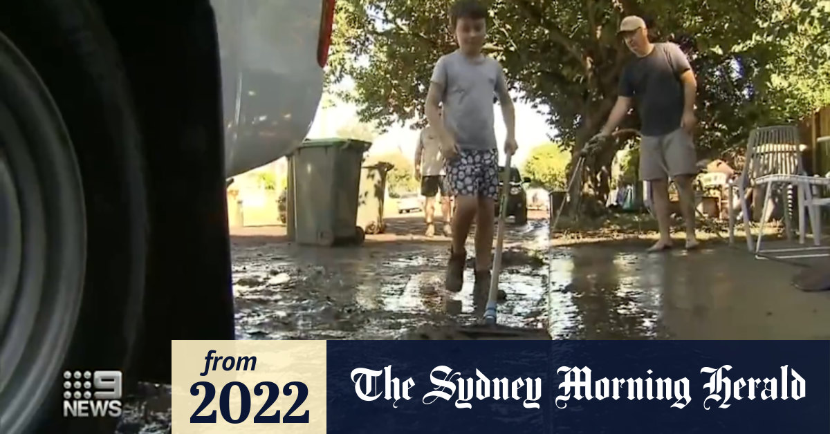 Video: Queensland's Mud Army returns to tackle flood devastation