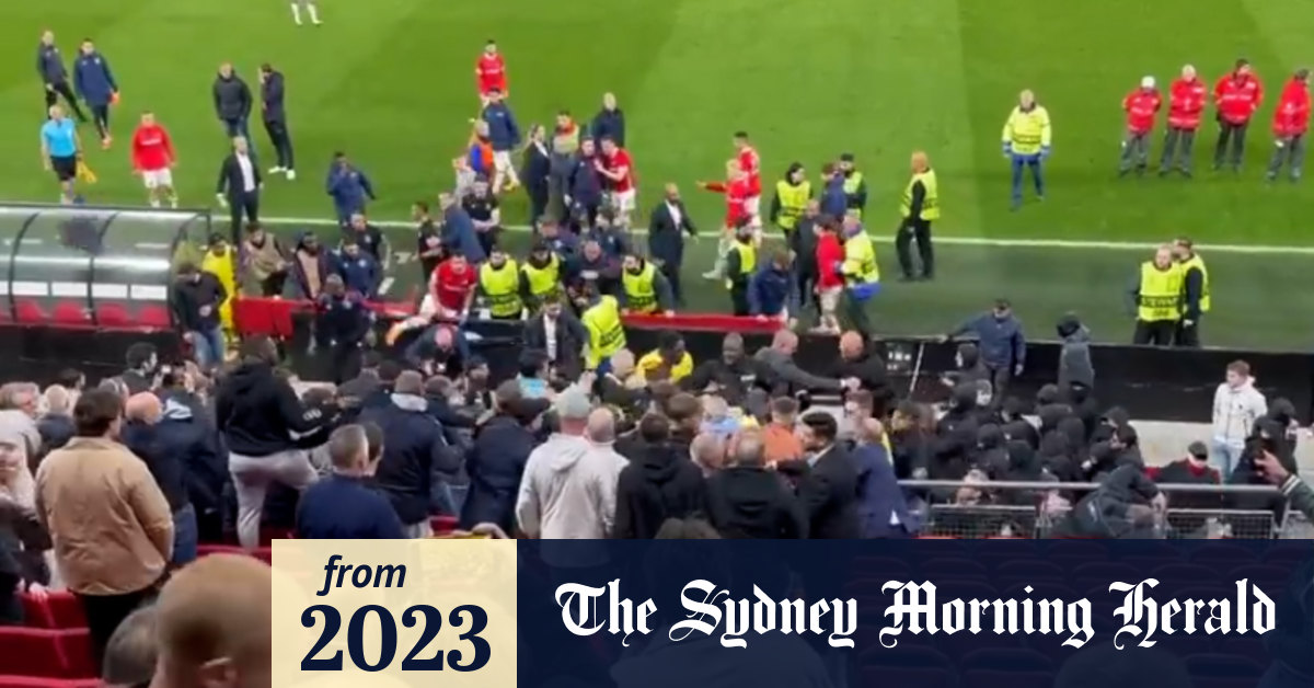 Video: West Ham, AZ Alkmaar players clash after game