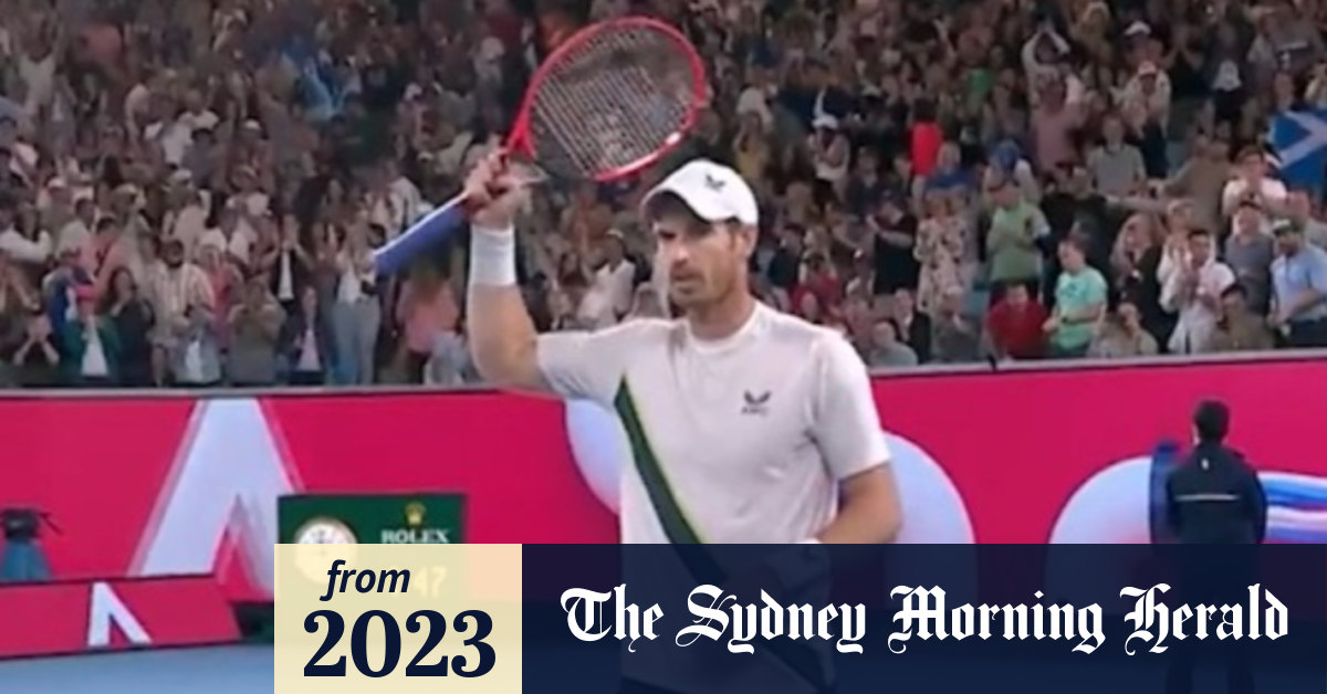 Video: Magic Murray gets standing ovation