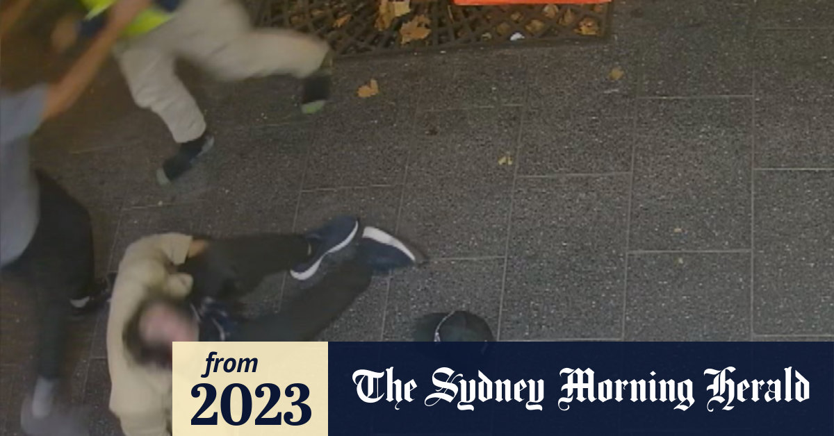 Video: Man allegedly assaulted outside Sydney pub after kicking car