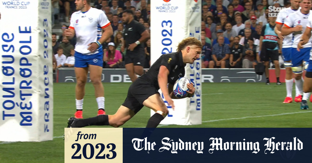 Video: Epic no-look pass sets up All Blacks try