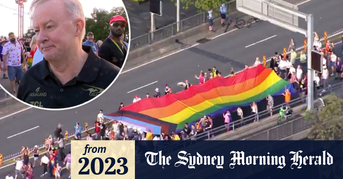 Video: Thousands walk over Harbour Bridge in Pride march