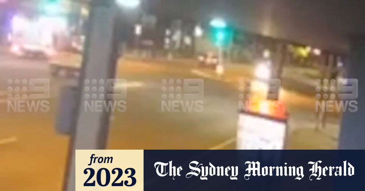 Video: Ute and Ford Ranger collide while passing scene of crash