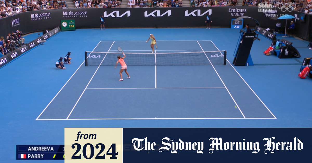 Video: Diane Parry throws racquet after tense point