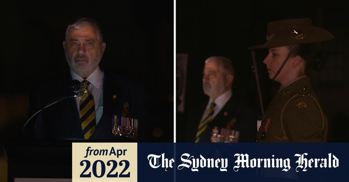 Video: Minute of silence observed during Canberra Anzac dawn service