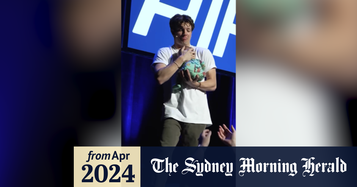 Video: Comedian Matt Rife welcomes baby on stage