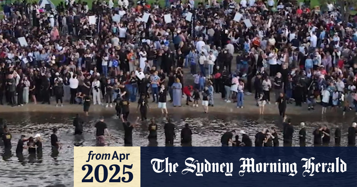 Video: Mass baptism as people mark Good Friday in WA