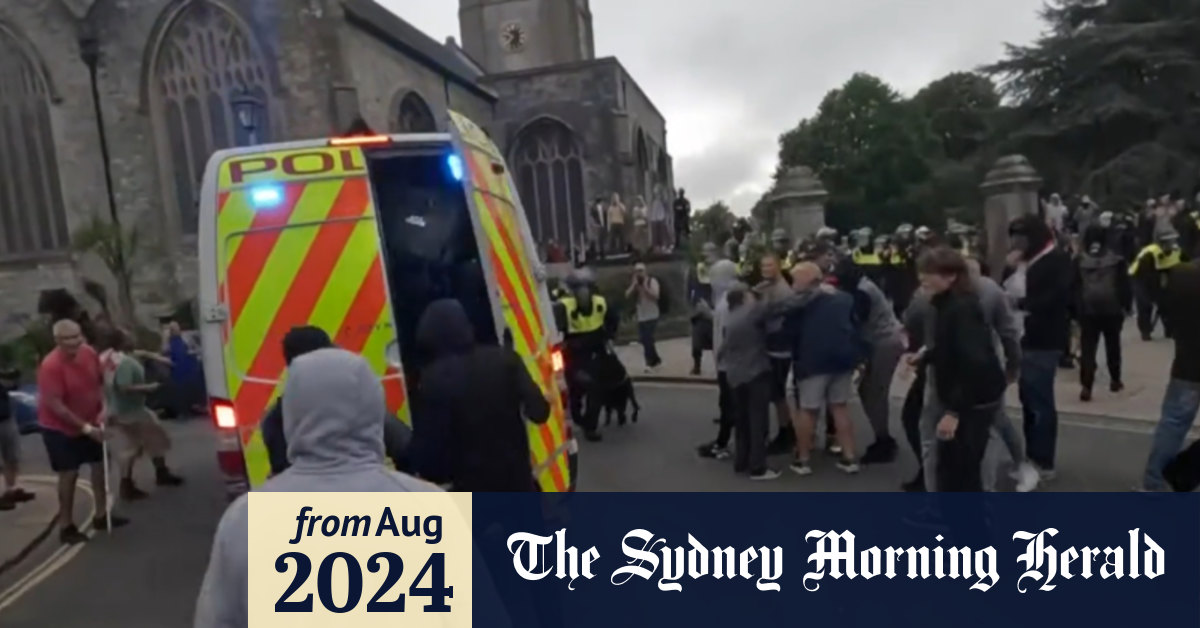 Video: Violence and unrest escalates across England