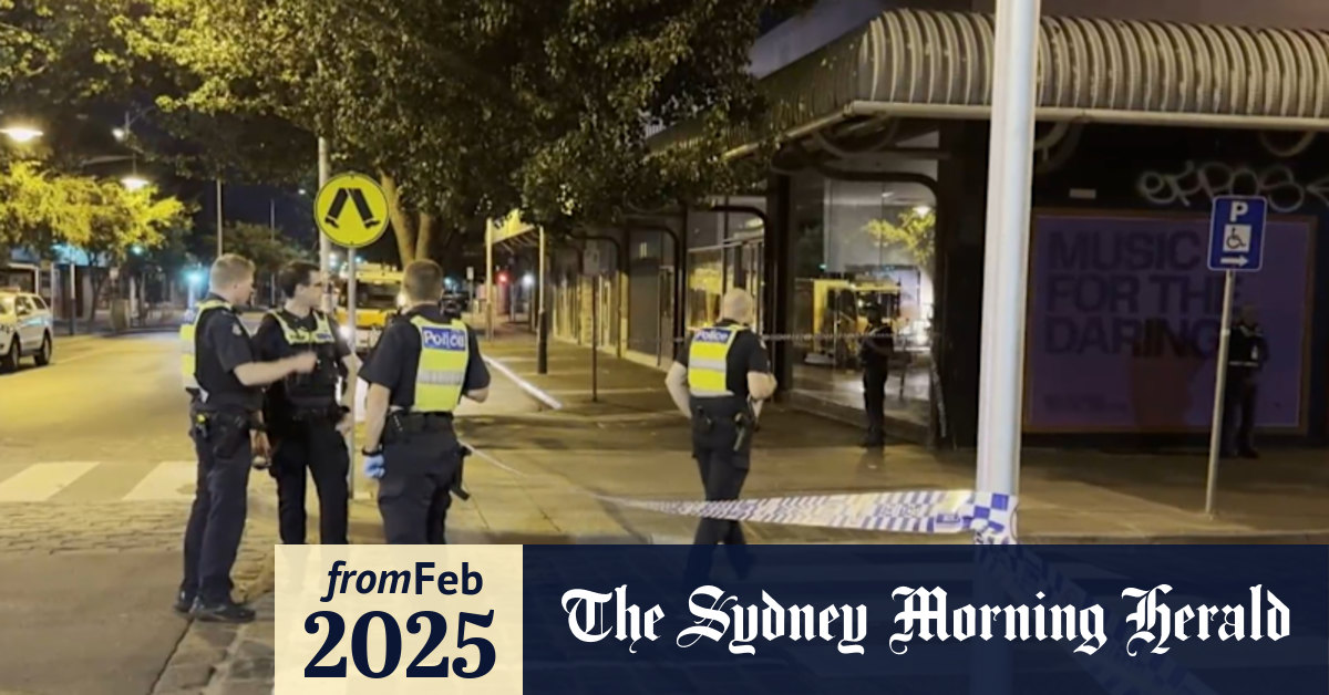 Video: Man stabbed with machete on Melbourne street