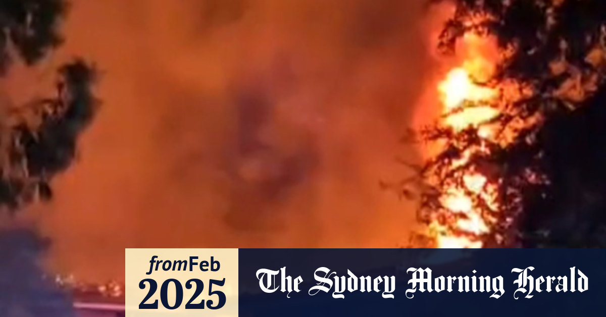 Video: Firefighters injured battling Sydney unit complex