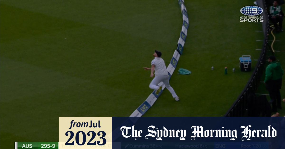 Video: Stokes takes superb boundary catch