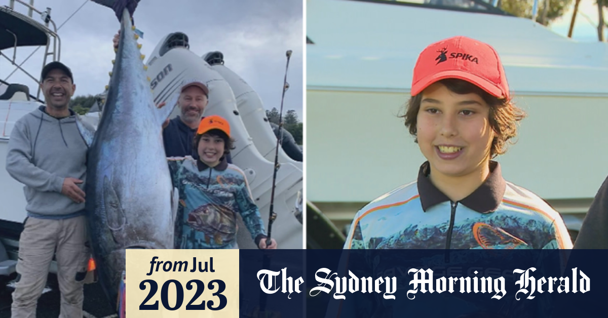 Video: Boy catches giant tuna