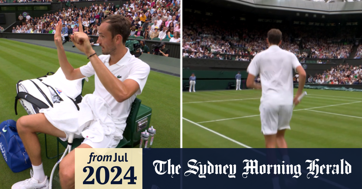 Video: Coaches laugh at Medvedev brain fade