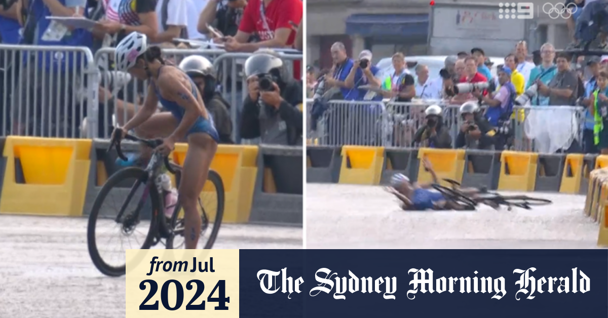 Video: Brutal cycling crash in women's triathlon