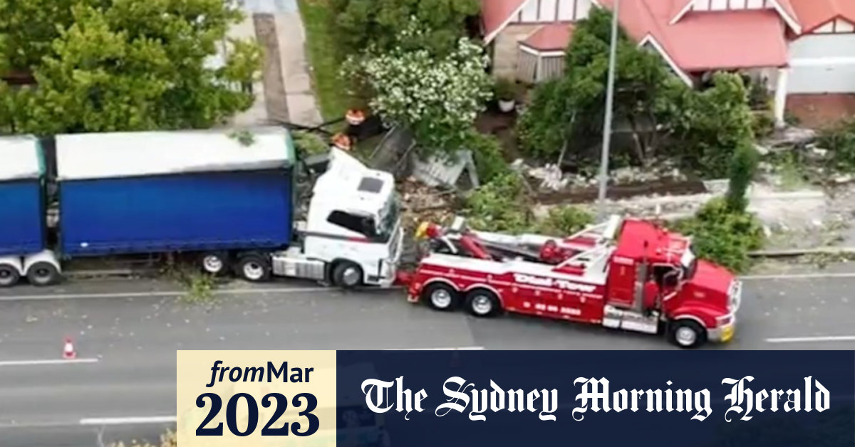 Video: Heart-stopping moment out-of-control truck ploughs through busy ...