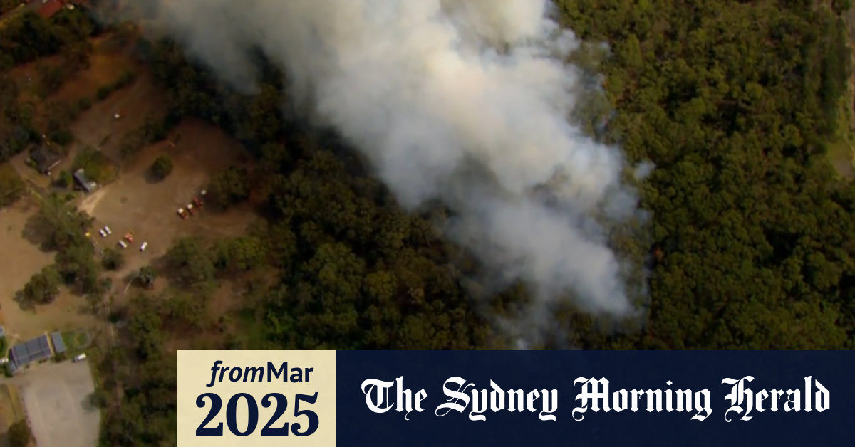 Video: Out-of-control bushfire burns dangerously close to Melbourne homes