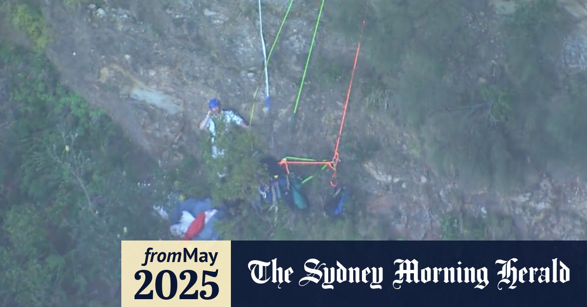 Video: Rescue mission after paraglider crashes into cliff face