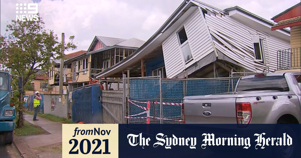 Video: House collapses in a popular Brisbane suburb