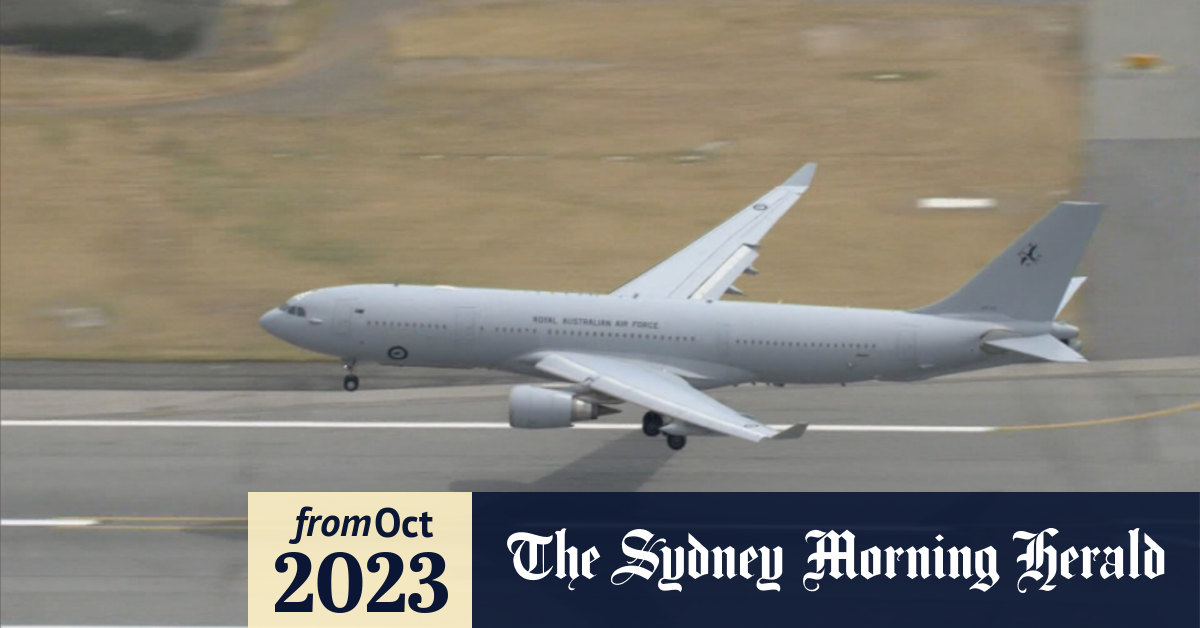 Video: Close to 100 Australians land on final repatriation flight back home