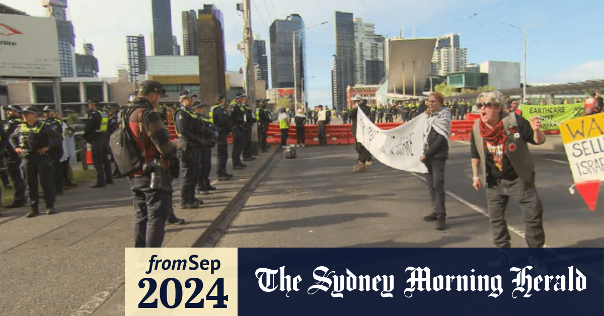 Video: Melbourne police hoping last day of weapons expo in CBD will ...