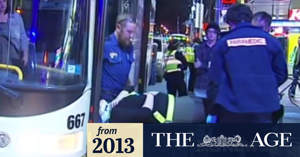 Video: Police hunt gang in bus bashing
