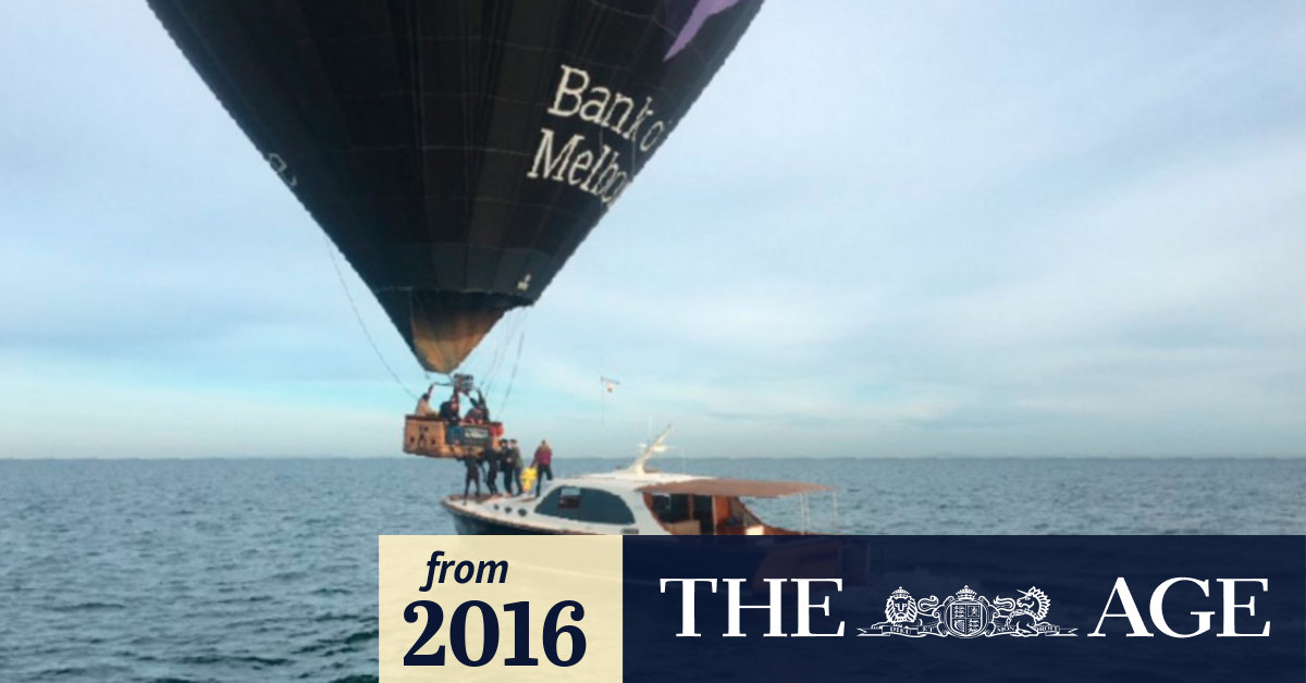 Video: Hot air balloon rescue in Melbourne's Port Phillip Bay