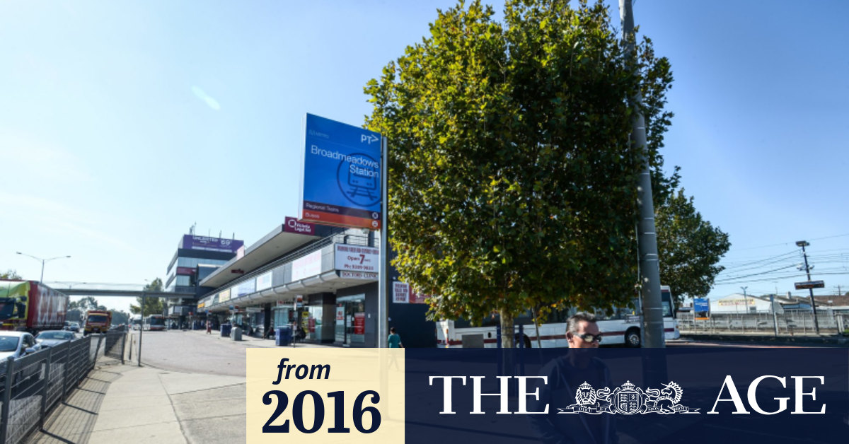 Craigieburn line suspended after cardboard factory fire