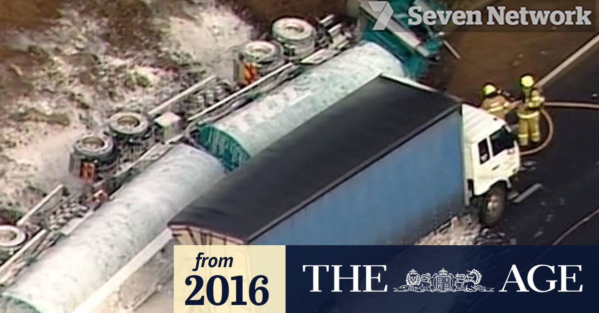 Video: Petrol tanker crash closes Calder Freeway
