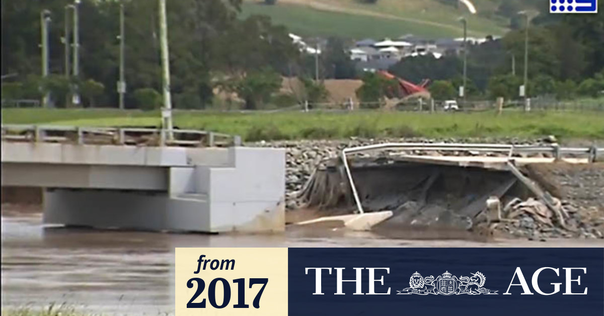 Video: Flood proof bridge collapses