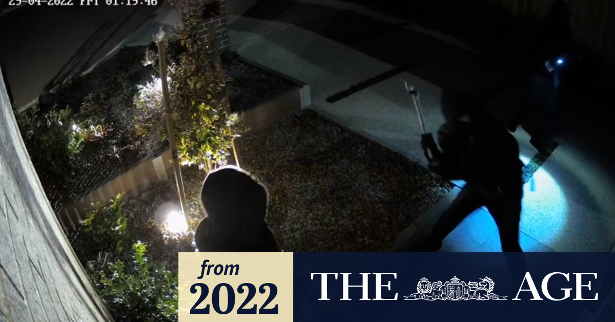 Video: CCTV footage of the three armed men breaking into a home in ...